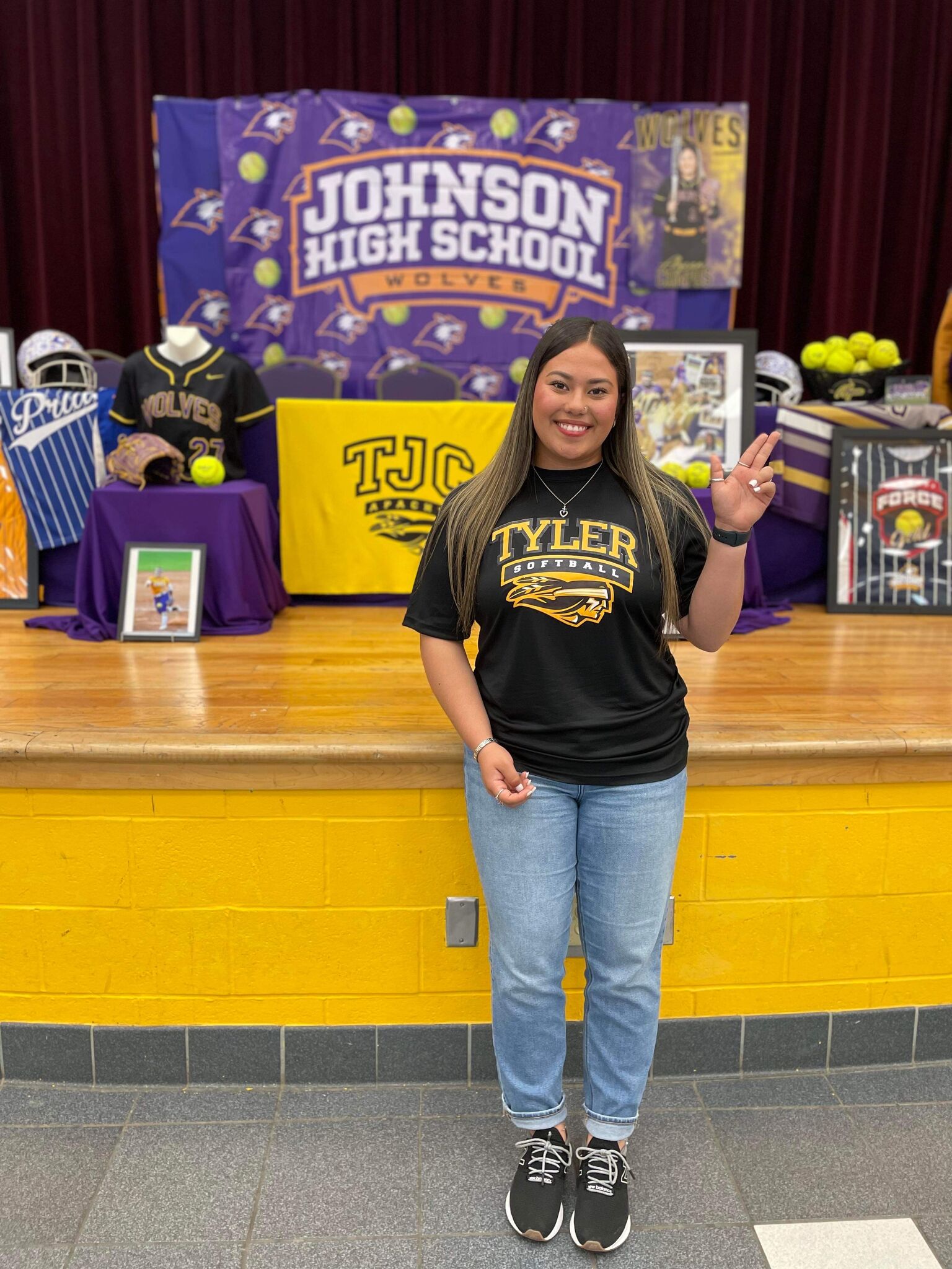 LBJ's Campos signs with Tyler Junior College