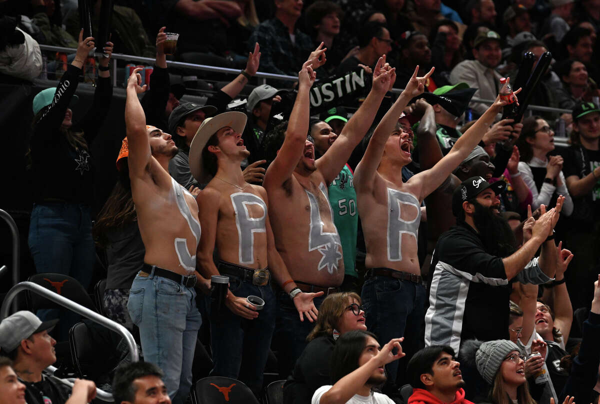 Bar shades San Antonio residents over renewed Spurs interest