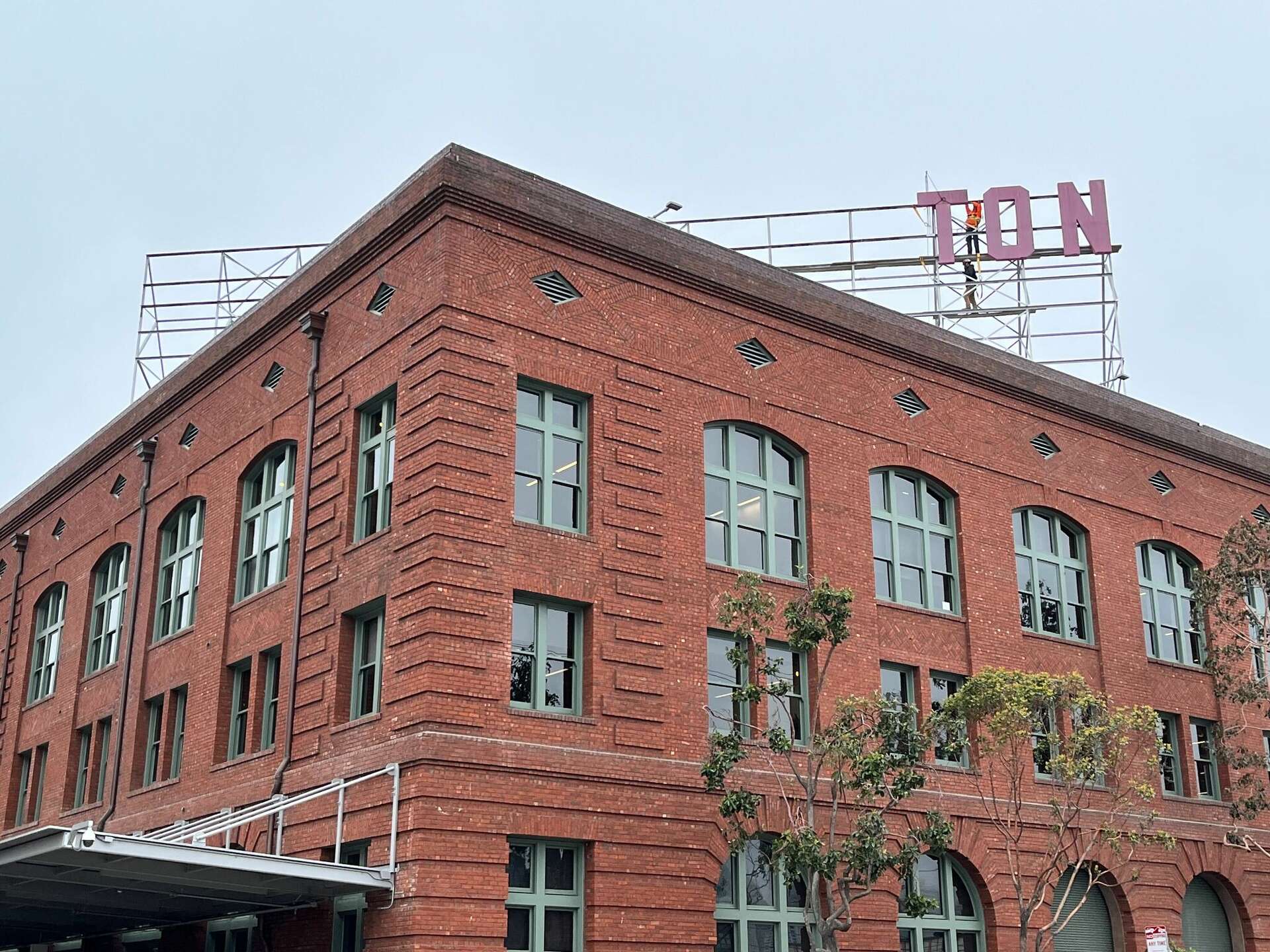 A giant, historic sign in San Francisco just got pulled down