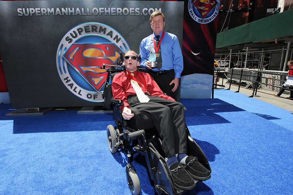 Rick Hoyt, whose dad pushed him through Boston Marathon races for ...