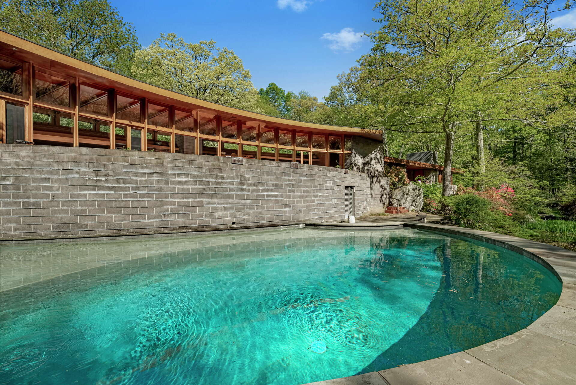 Frank Lloyd Wright-designed home in New Canaan sells for $6 million