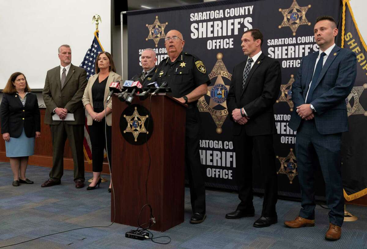 Gunman dead, deputies recovering after Clifton Park shooting