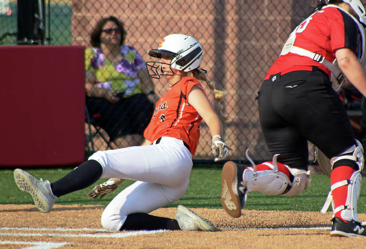 Tigers advance to regional championship with rout of Warriors