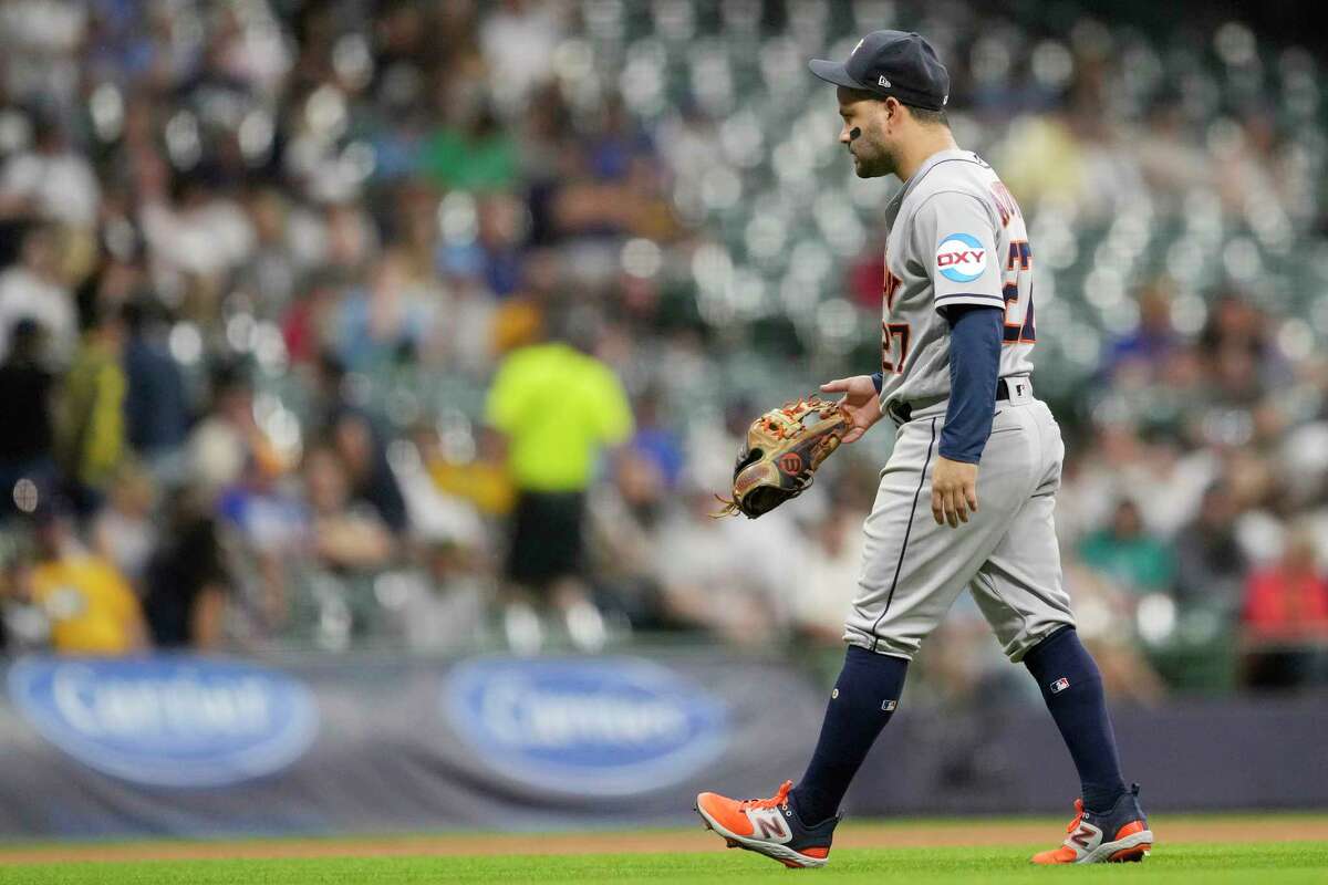 Astros: Jose Altuve out in Brewers finale after exiting with illness
