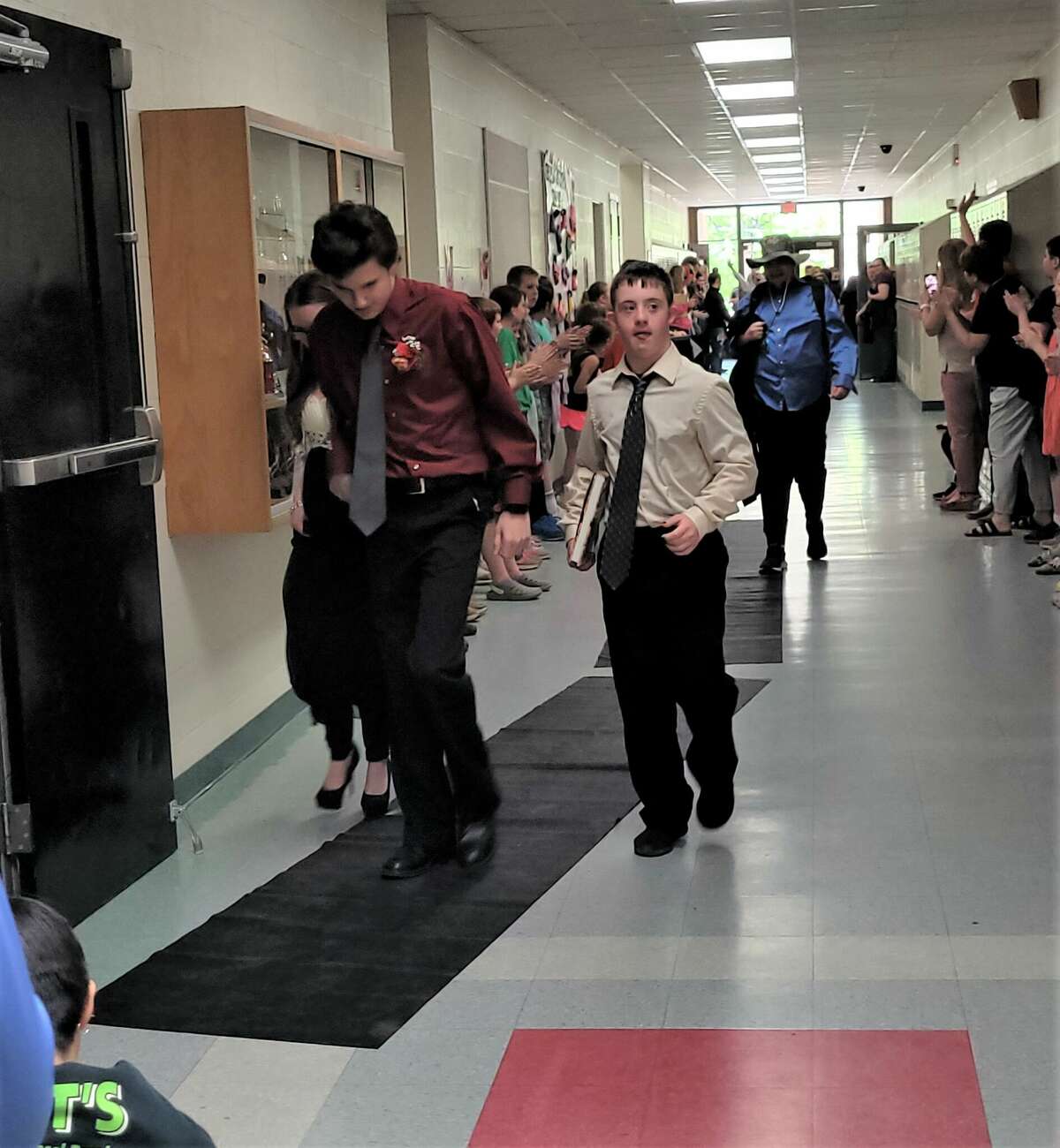 Manistee ISD students enjoy 'magical' prom at Bear Lake Schools