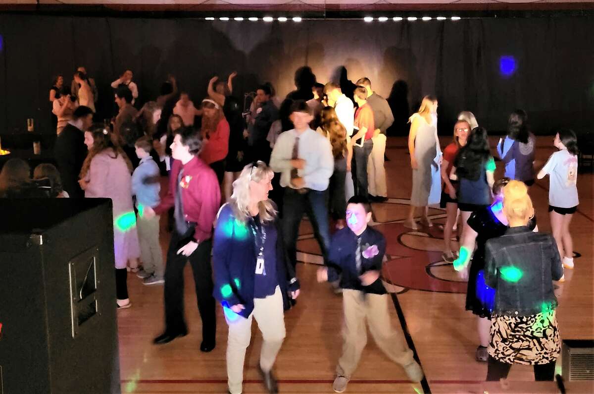 Manistee ISD students enjoy 'magical' prom at Bear Lake Schools