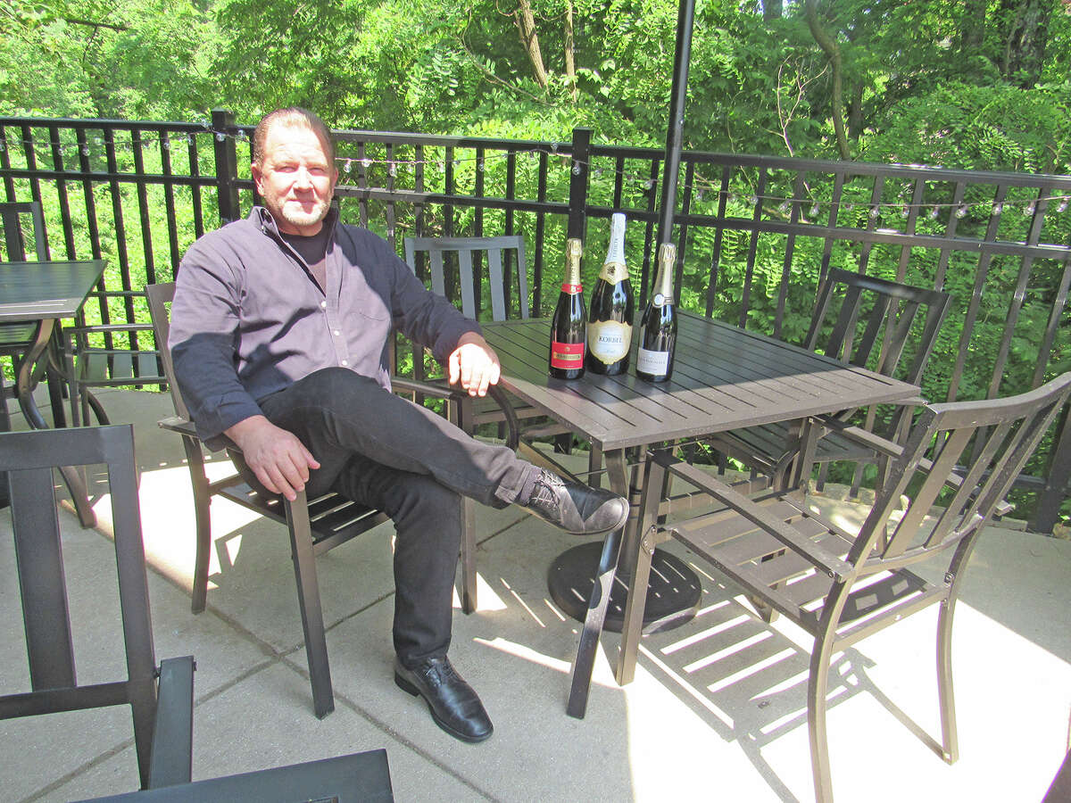 Reine bar and dance club makes a name for itself in Edwardsville