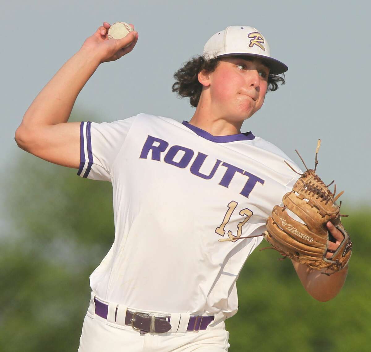 Oswald, Rockets blow past Illini Bluffs into sectional title game