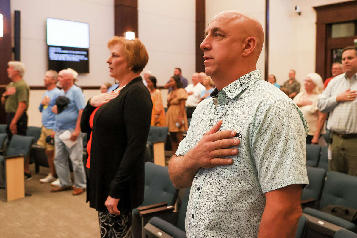 Political newbie Frank Ritchie sworn in as Boerne's mayor