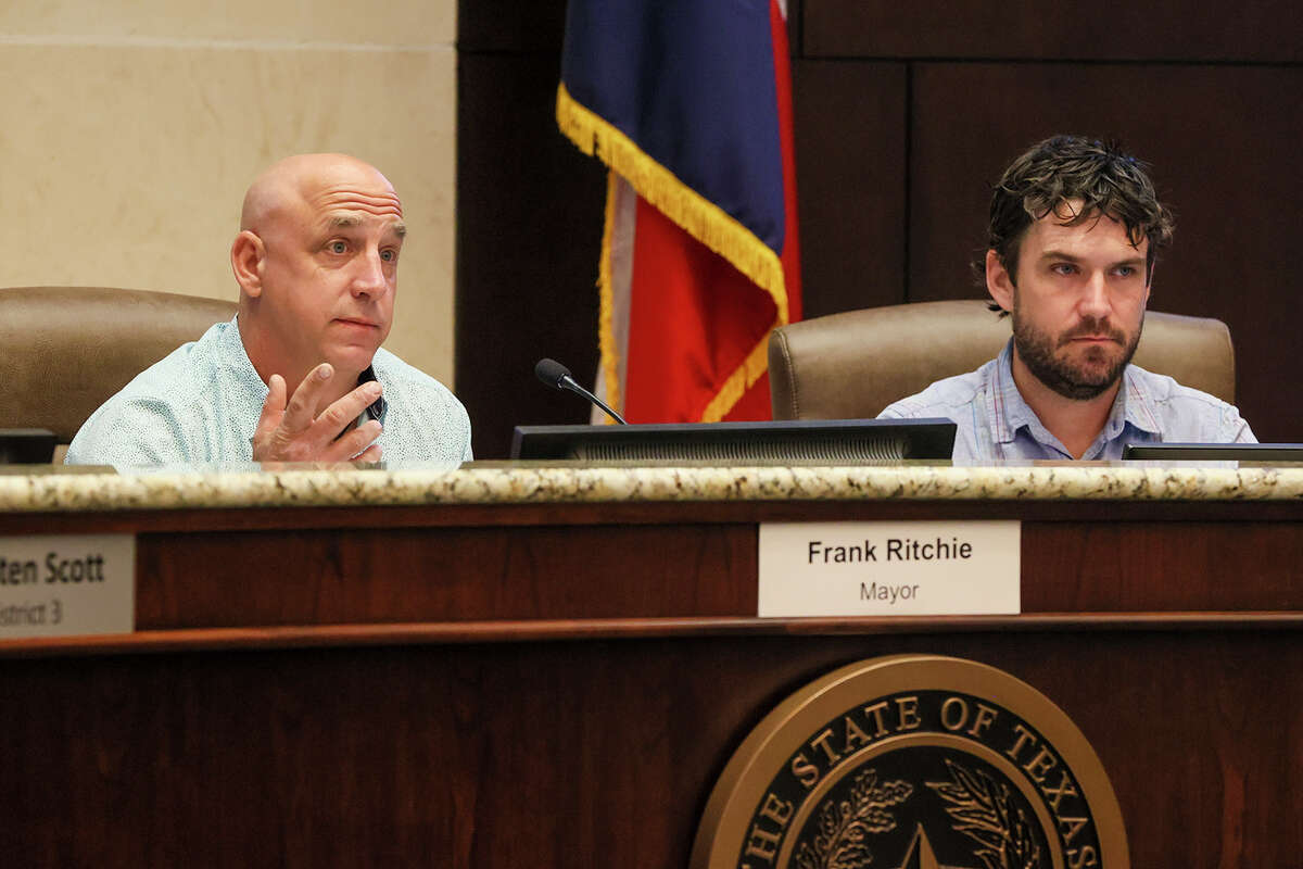 Political newbie Frank Ritchie sworn in as Boerne's mayor