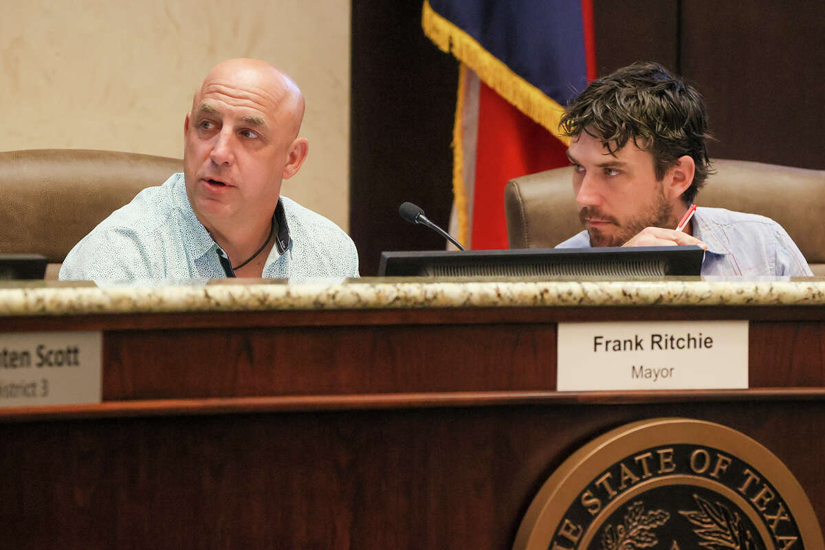 Political newbie Frank Ritchie sworn in as Boerne's mayor