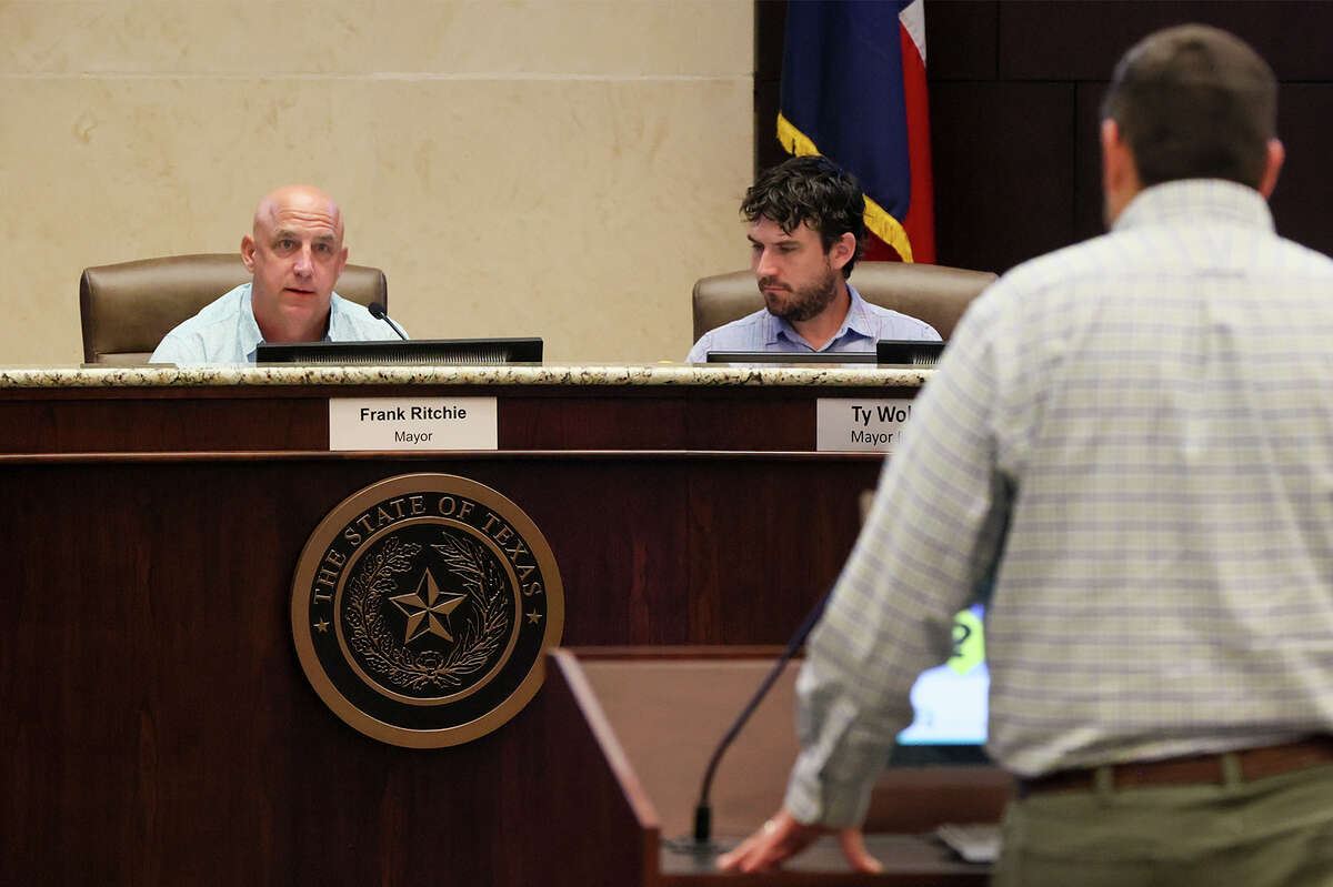 Political newbie Frank Ritchie sworn in as Boerne's mayor