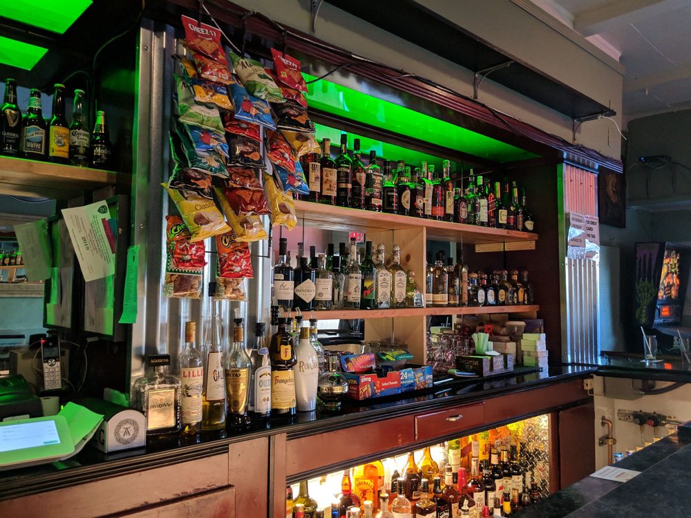 Decades-old Smitty’s dive bar to reopen under new management