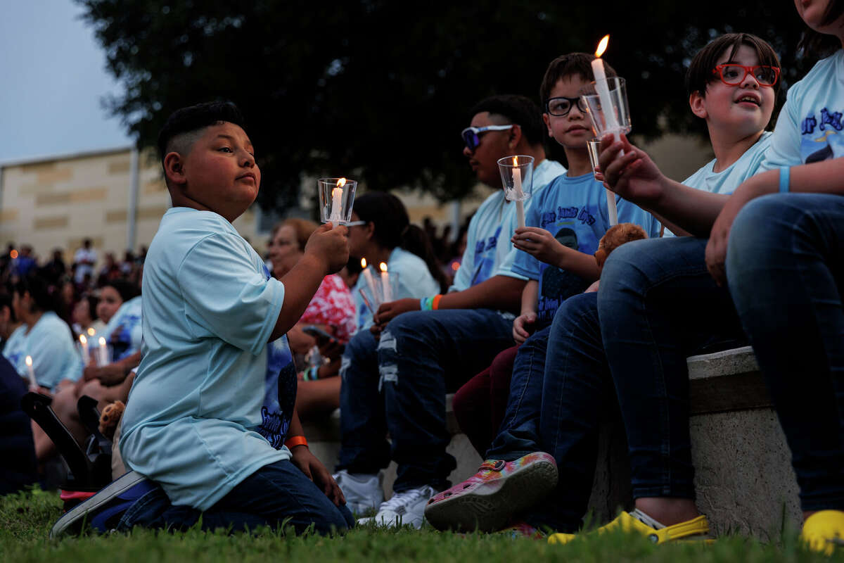 Hundreds gather to honor Uvalde victims with candlelight vigil
