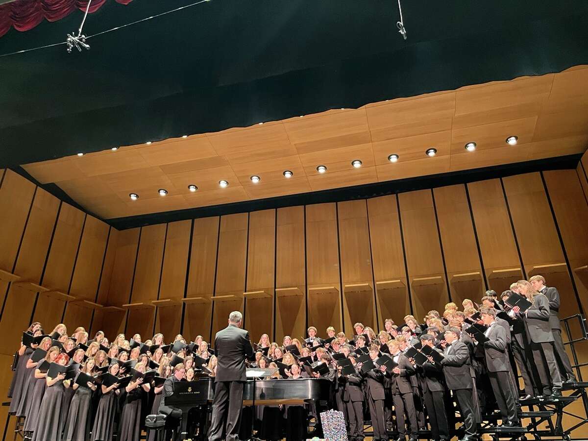 Alumni, former colleagues come to GHS choir director's last show