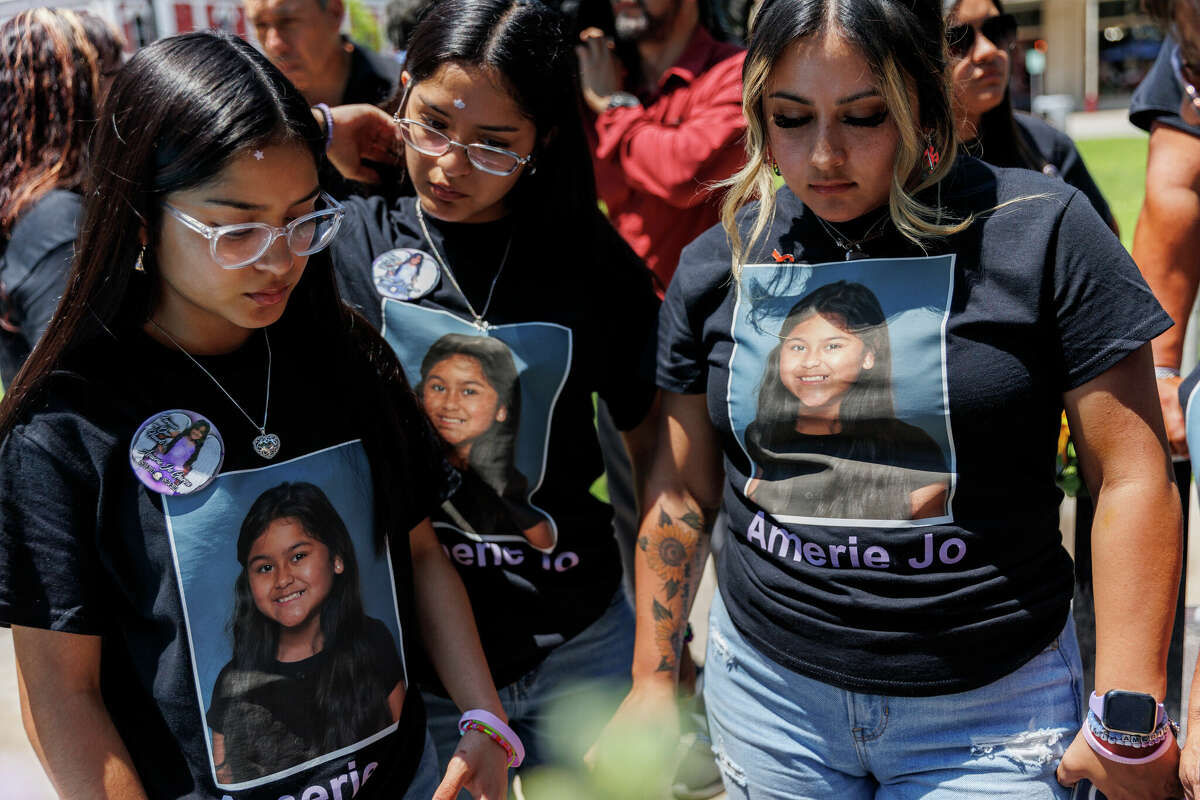 Hundreds gather to honor Uvalde victims with candlelight vigil