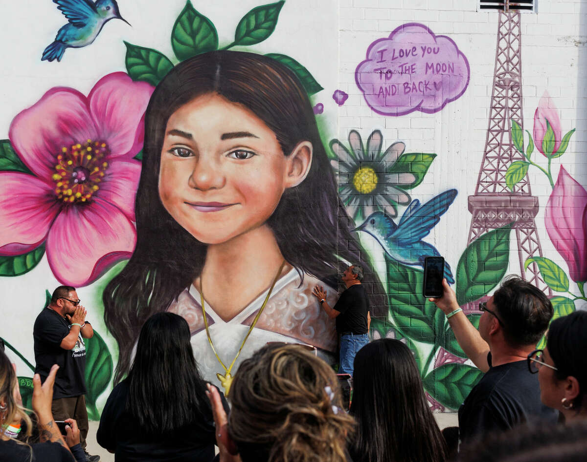 Hundreds gather to honor Uvalde victims with candlelight vigil