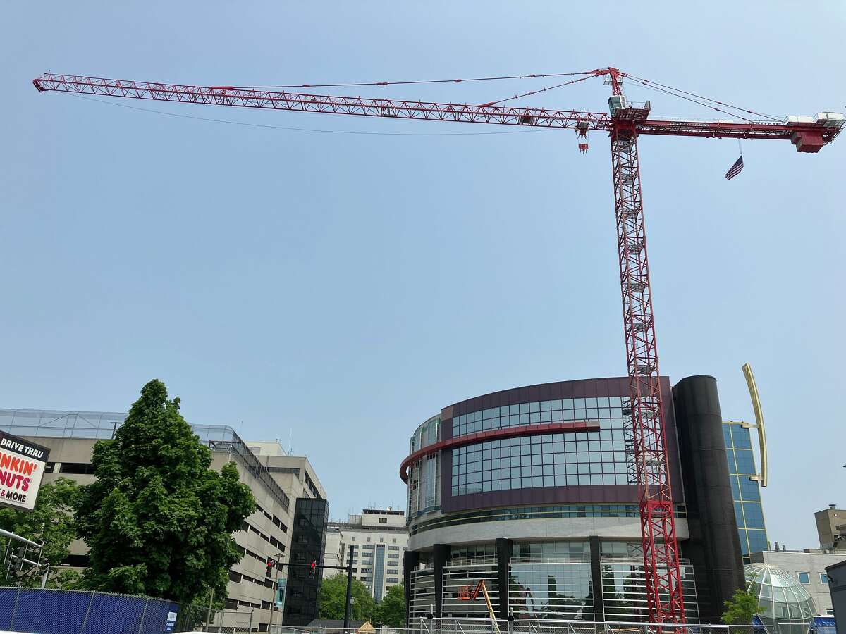 Giant crane marks launch of expansion of Connecticut Children’s