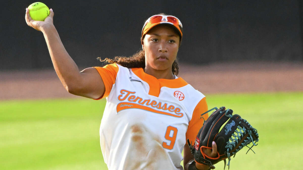 Texas faces daunting task vs. Tennessee in Knoxville Super Regional