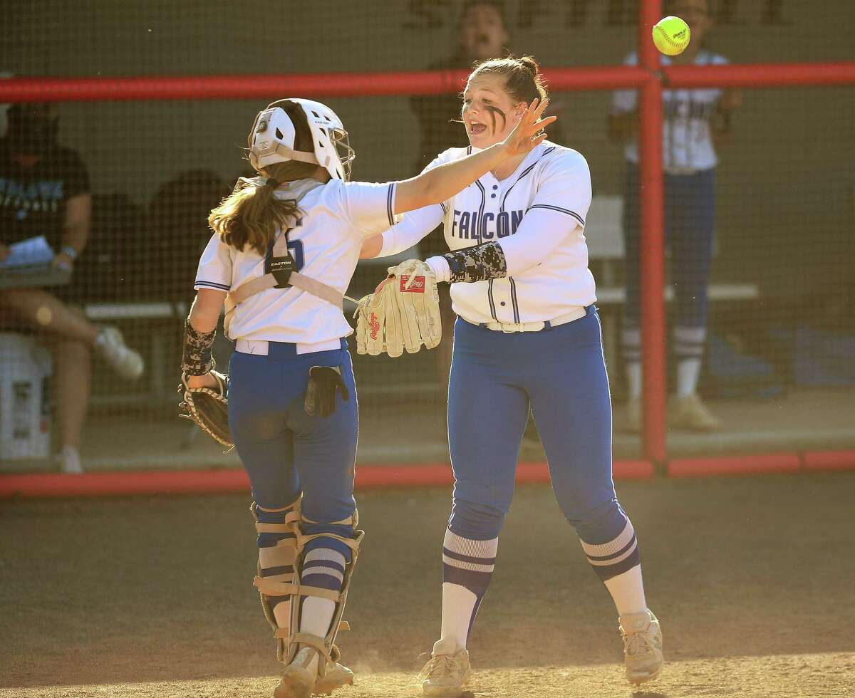 Fairfield Ludlowe softball defeated St. Joseph for the FCIAC title