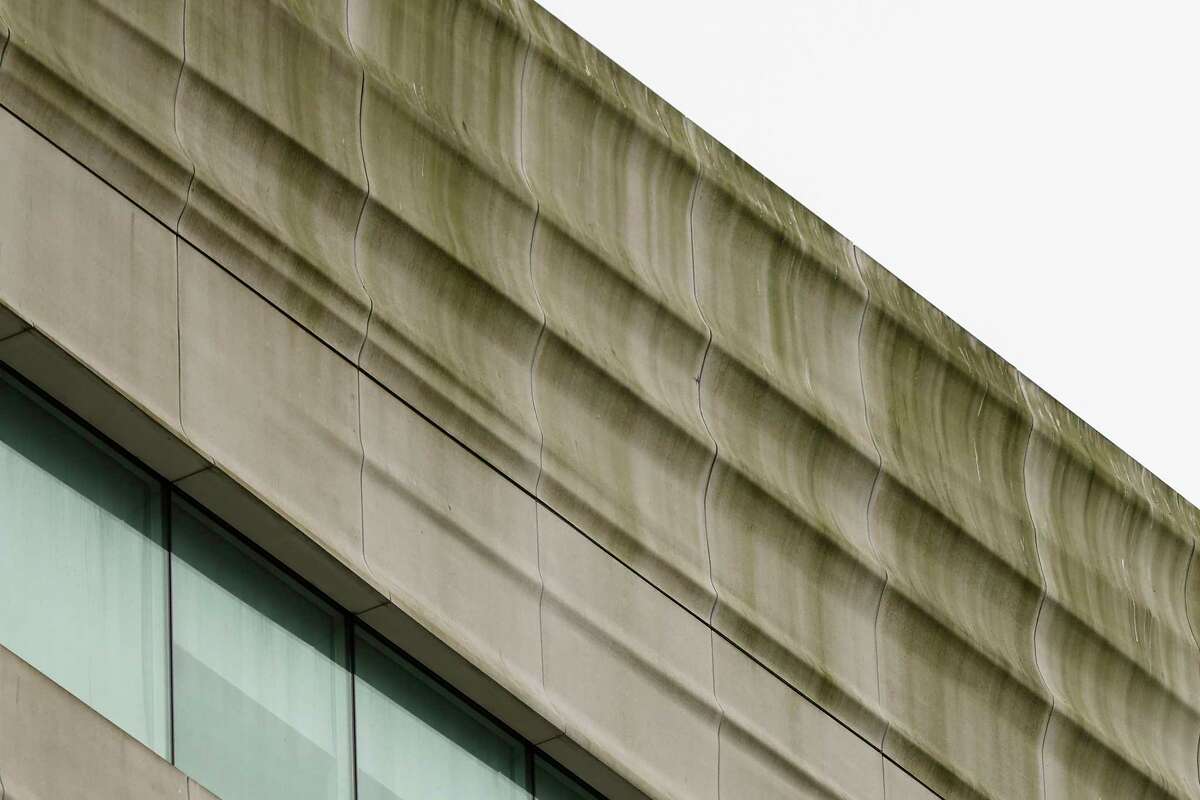 SFMOMA’s facade has turned into a big, dirty wall