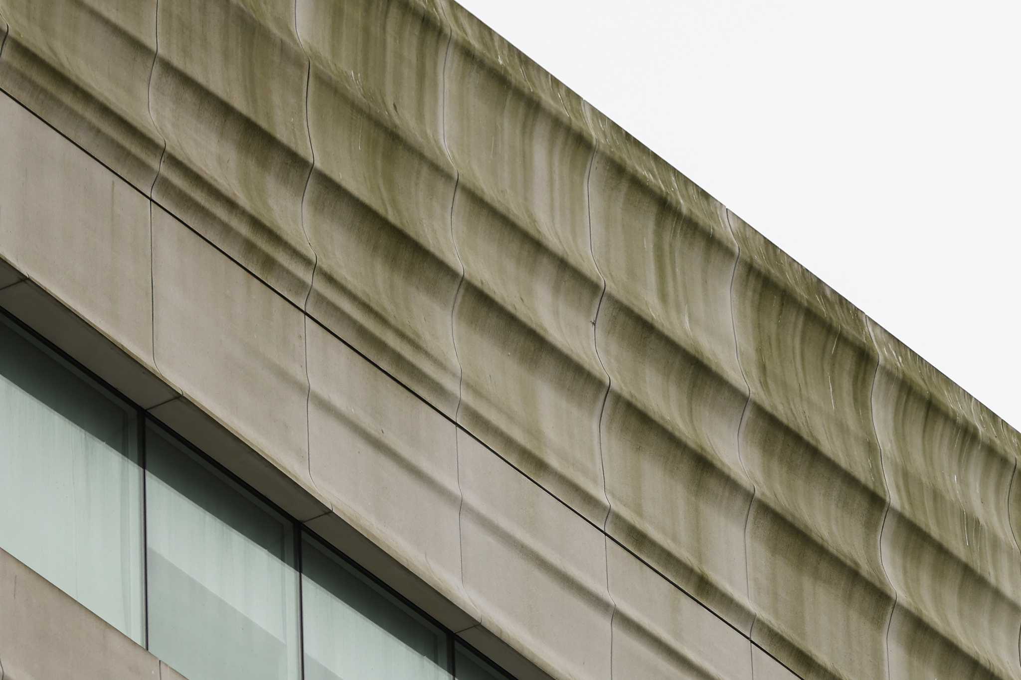 SFMOMA’s facade has turned into a big, dirty wall