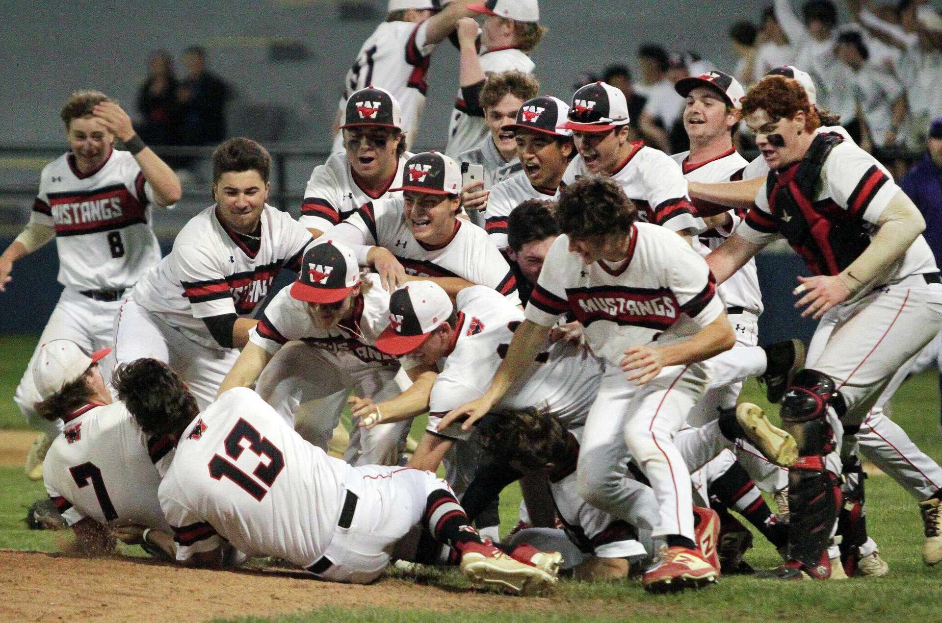 Warde beats Westhill, wins third-straight FCIAC baseball championship