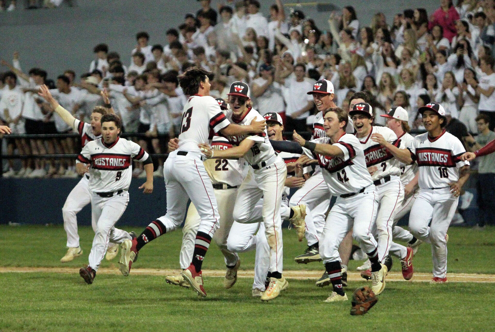 Warde beats Westhill, wins third-straight FCIAC baseball championship