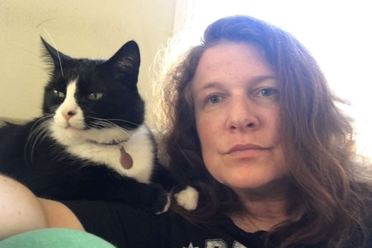 SFO adds first cat to animal therapy crew