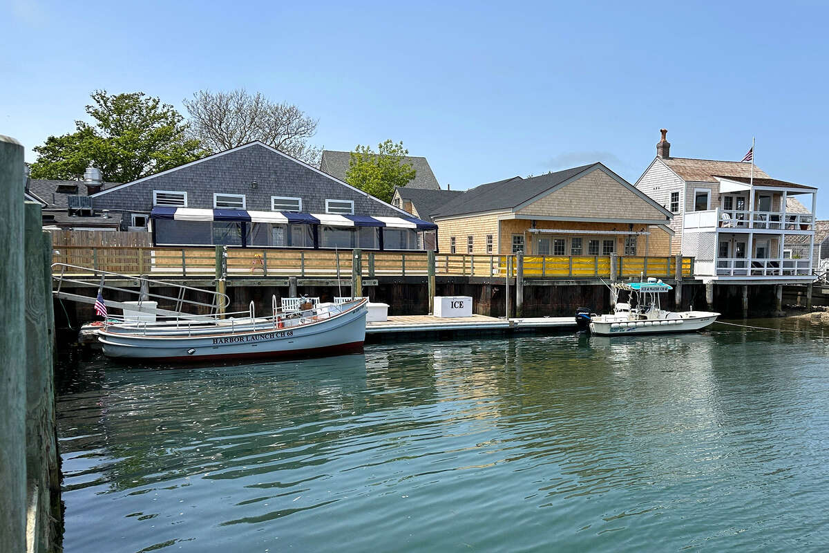 SF Giants' Charles Johnson losing all-out war on Nantucket clam shack