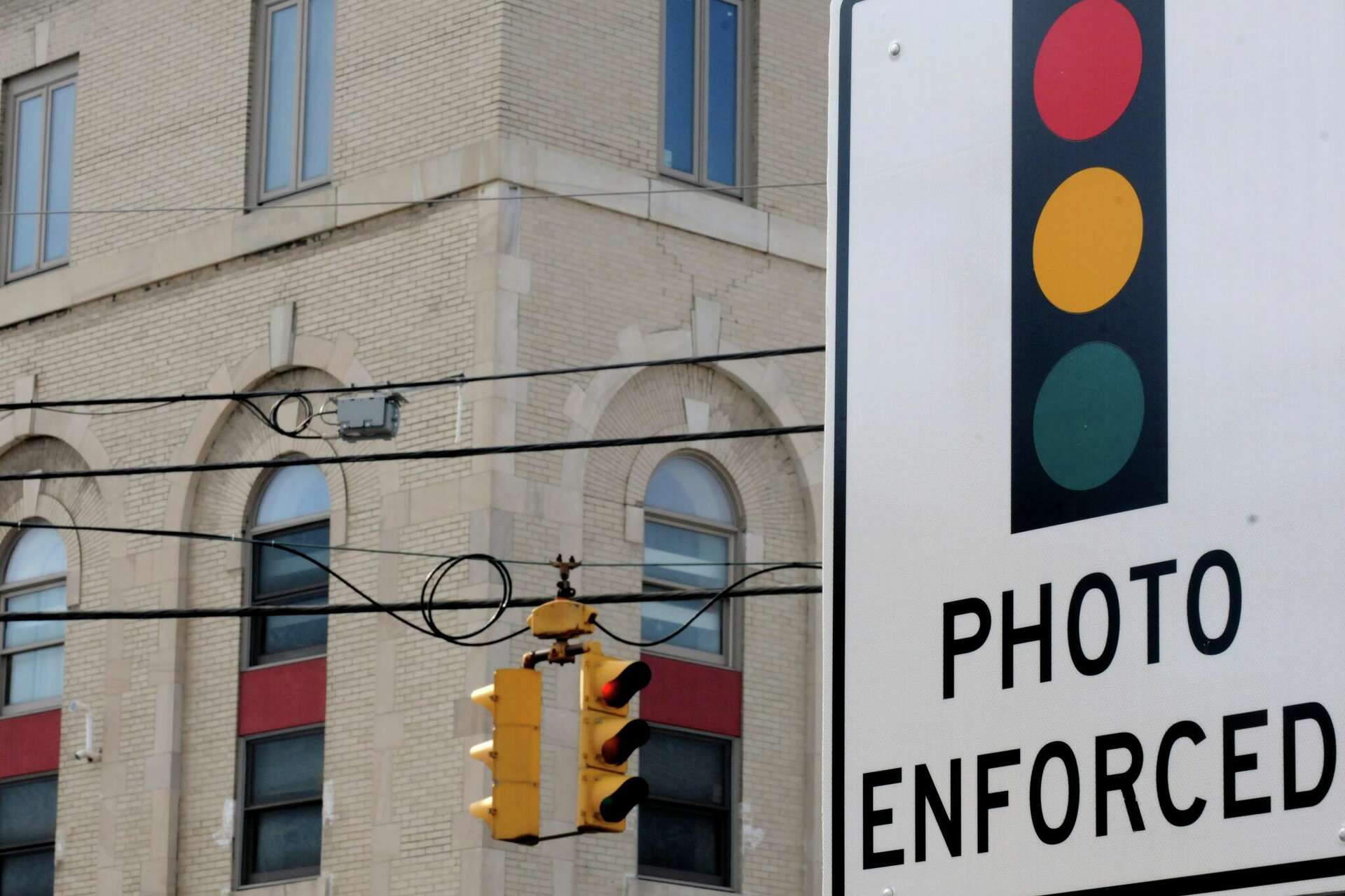 CT DOT releases new guidelines for use of red light, speed cameras