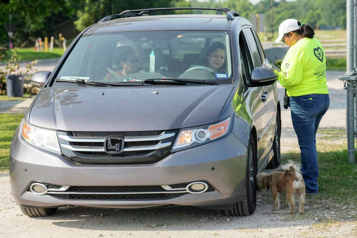 East Aldine residents fight illegal dumping with recycling center