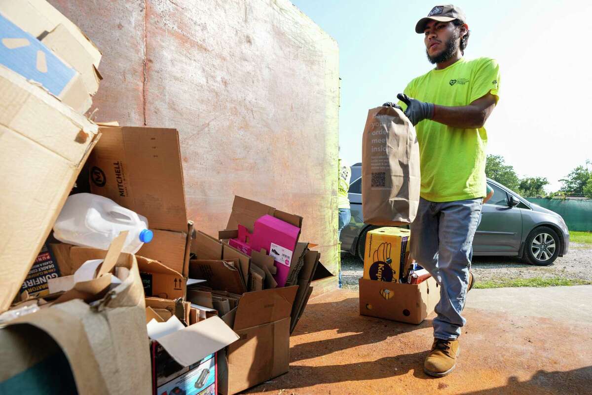 East Aldine residents fight illegal dumping with recycling center