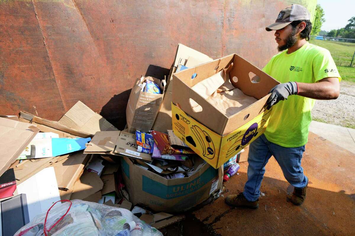East Aldine residents fight illegal dumping with recycling center
