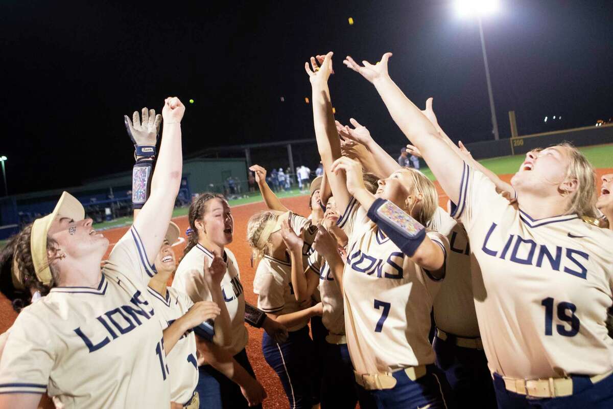 High school softball: Lake Creek overcomes first loss to make state