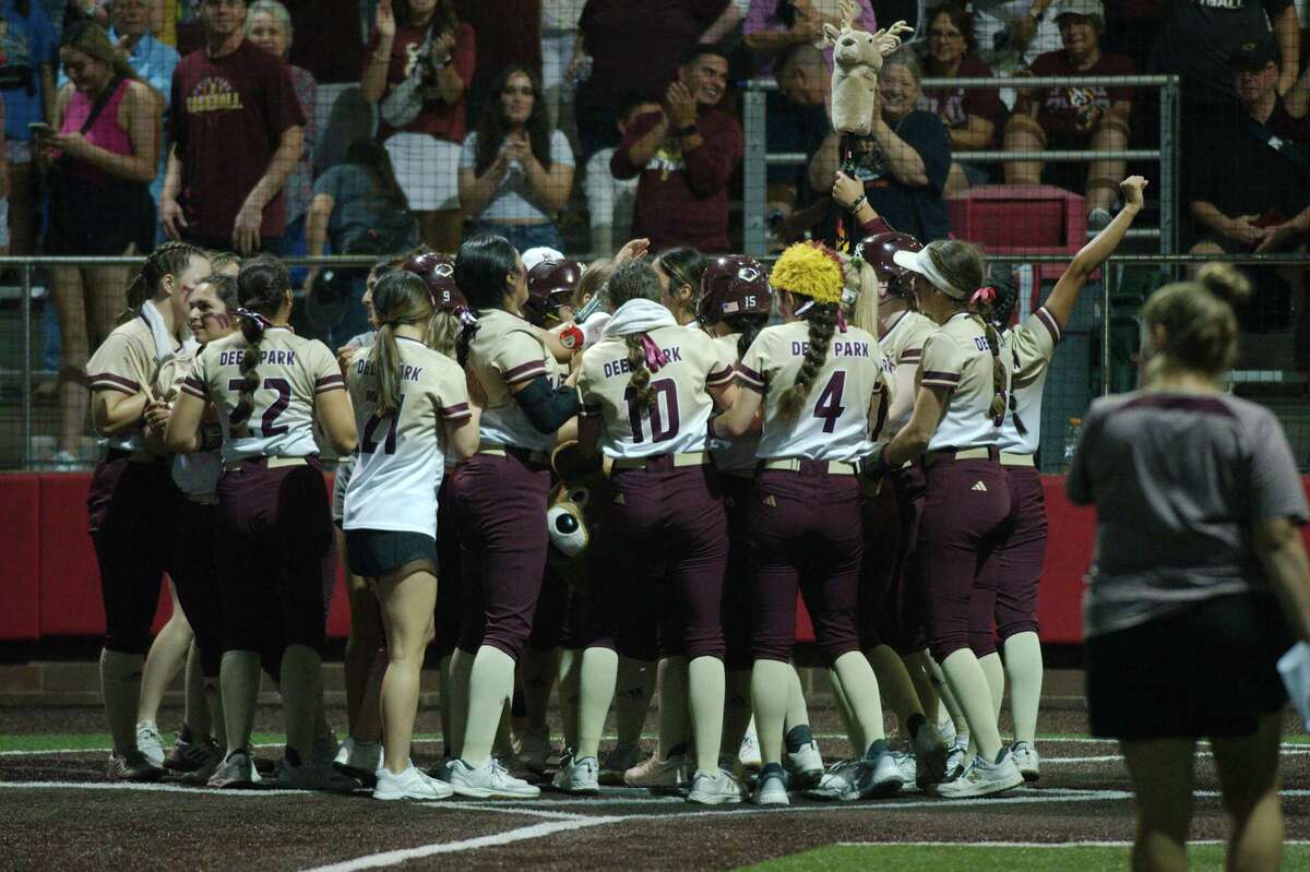 Pearland shocks Deer Park to reach state softball tournament
