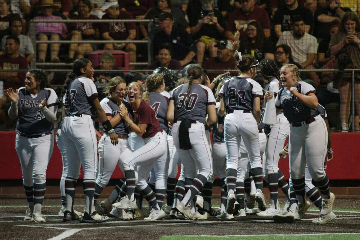 Pearland shocks Deer Park to reach state softball tournament