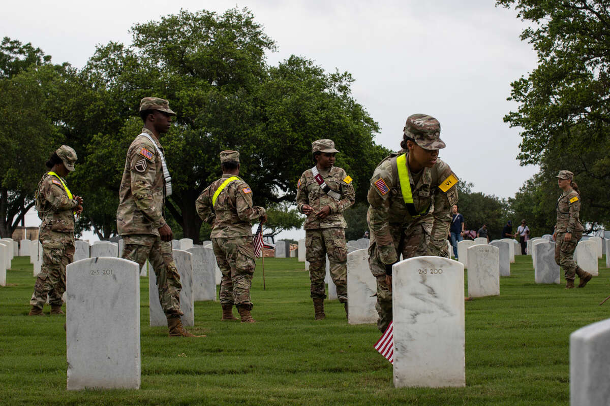 'A way to honor them': At Fort Sam, volunteers plant flags on thousand