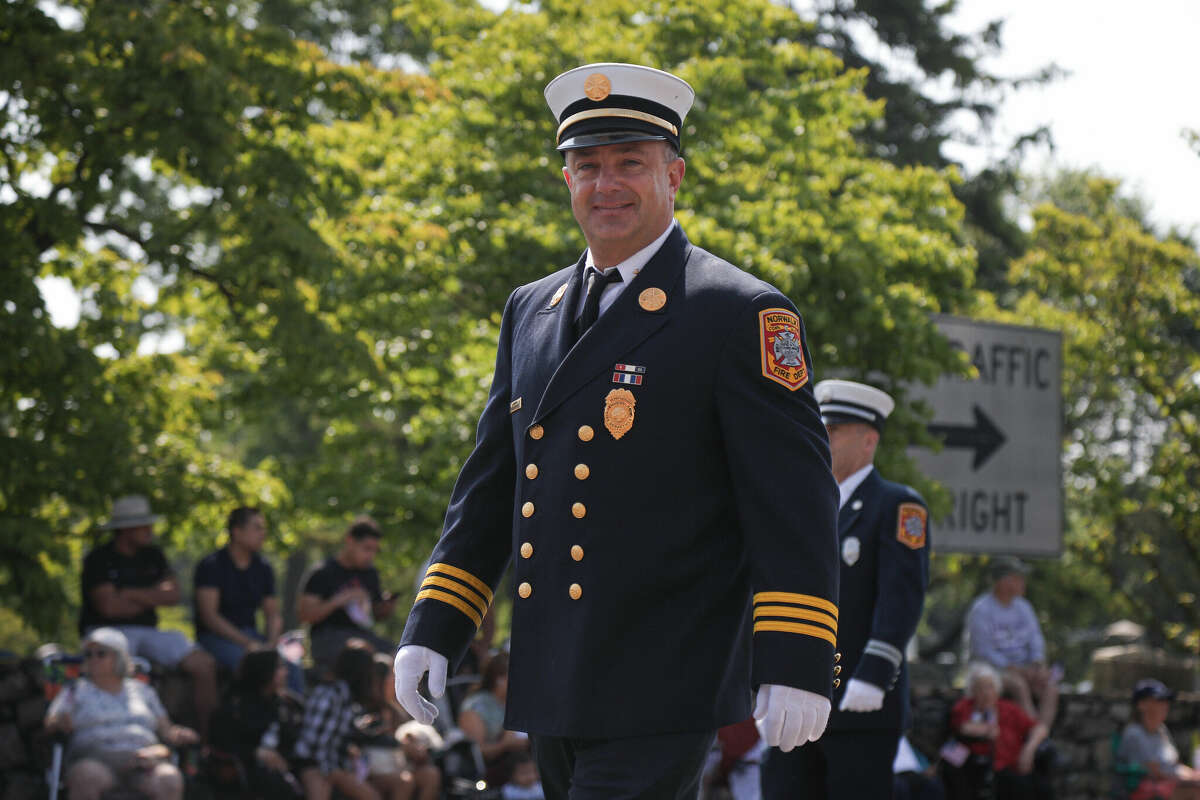More than a thousand march in Norwalk Memorial Day parade