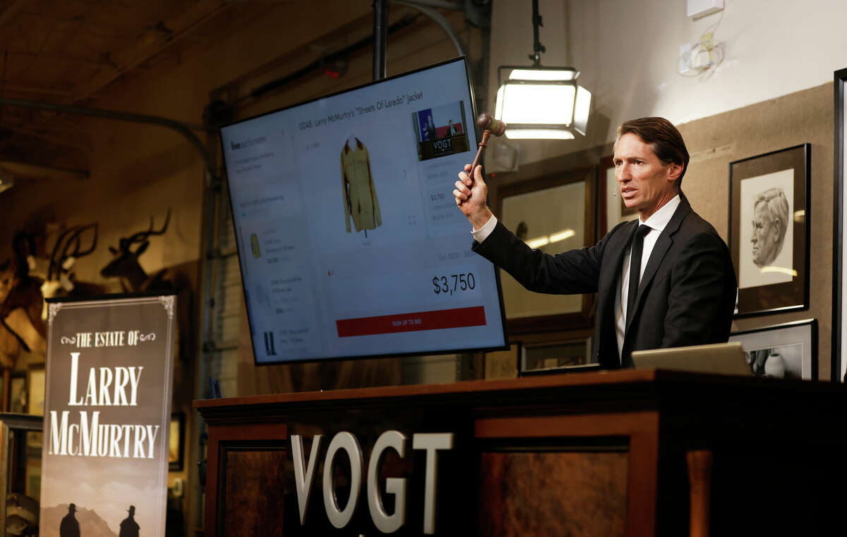 Larry McMurtry estate auction attracts fans seeking pieces of history