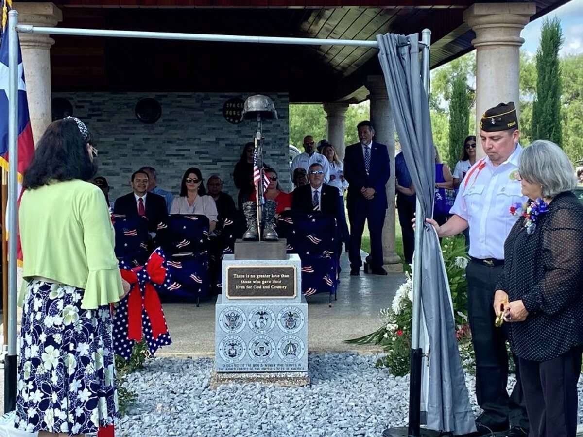Laredo honors fallen heroes during Memorial Day ceremony at cemetary