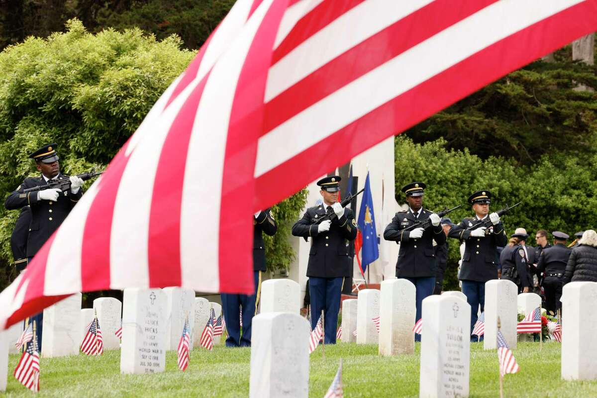 Memorial Day ceremony at SF military cemetery honors fallen troops