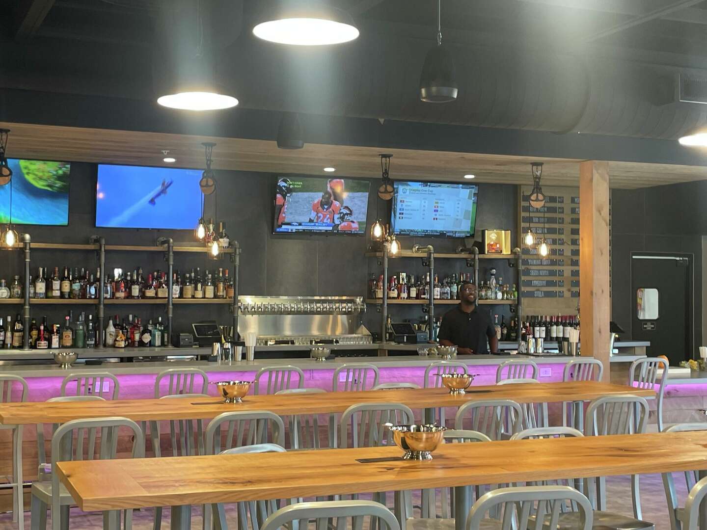 Katy's Cigars International opens with cigar shop, bar, indoor smoking