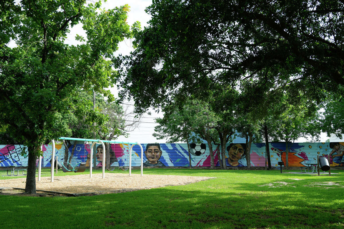 Pasadena's Highlands Park sees new mural and playground added