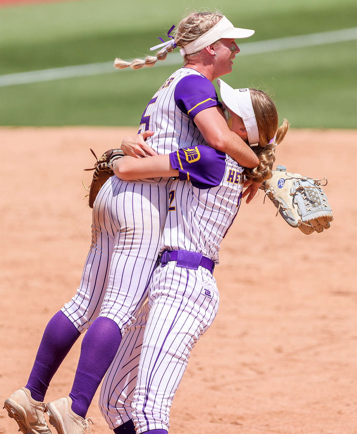 Softball: D'Hanis rallies past Neches to reach state championship game