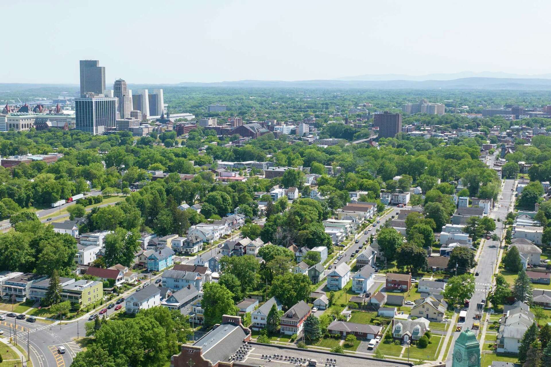 New York's population grew slightly as pandemic exodus retreats