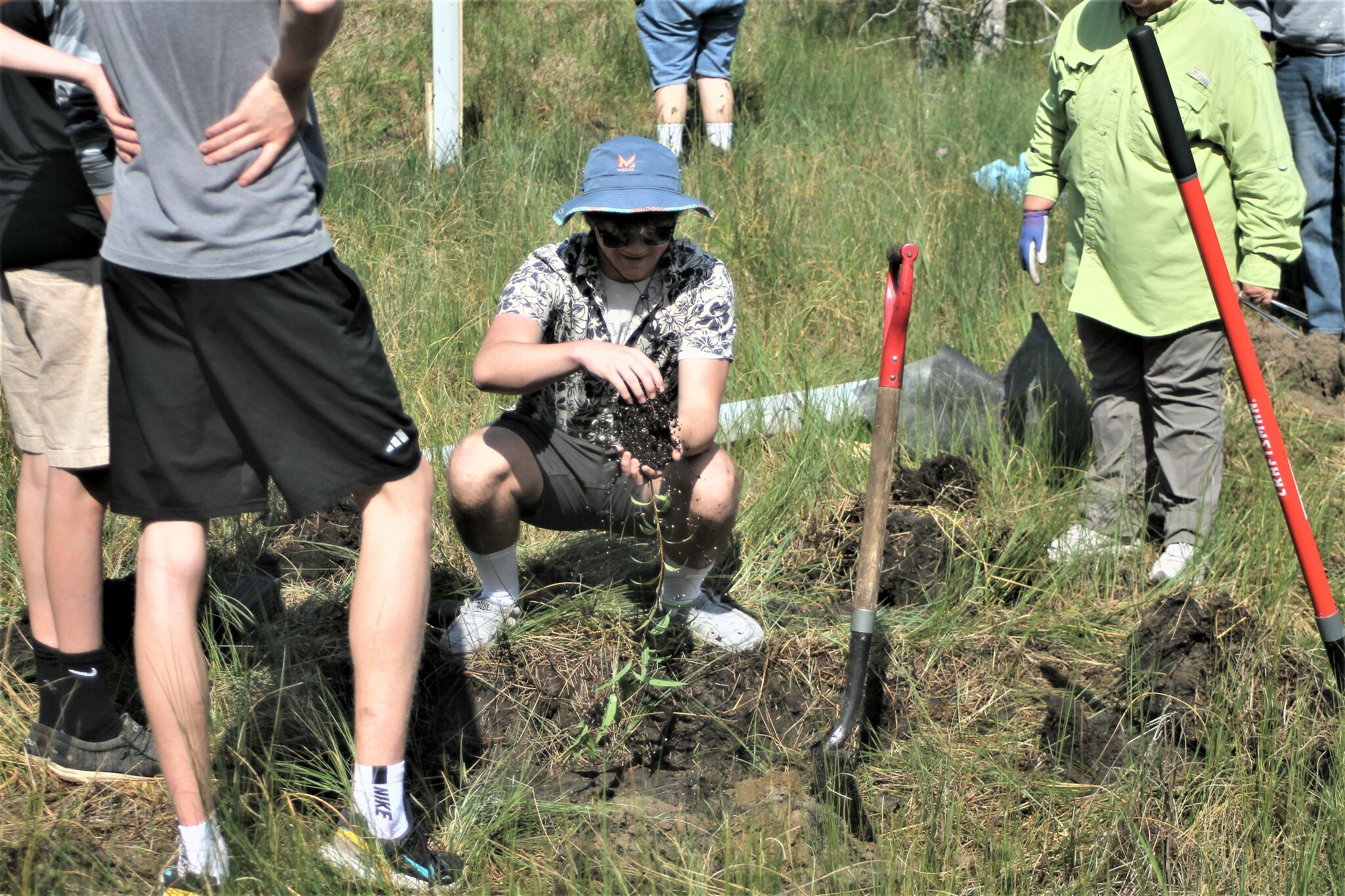 Onekama students plant black willow saplings