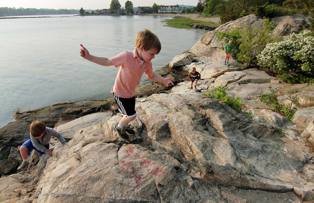 Darien beaches Pear Tree Point Beach and Weed Beach summer hours
