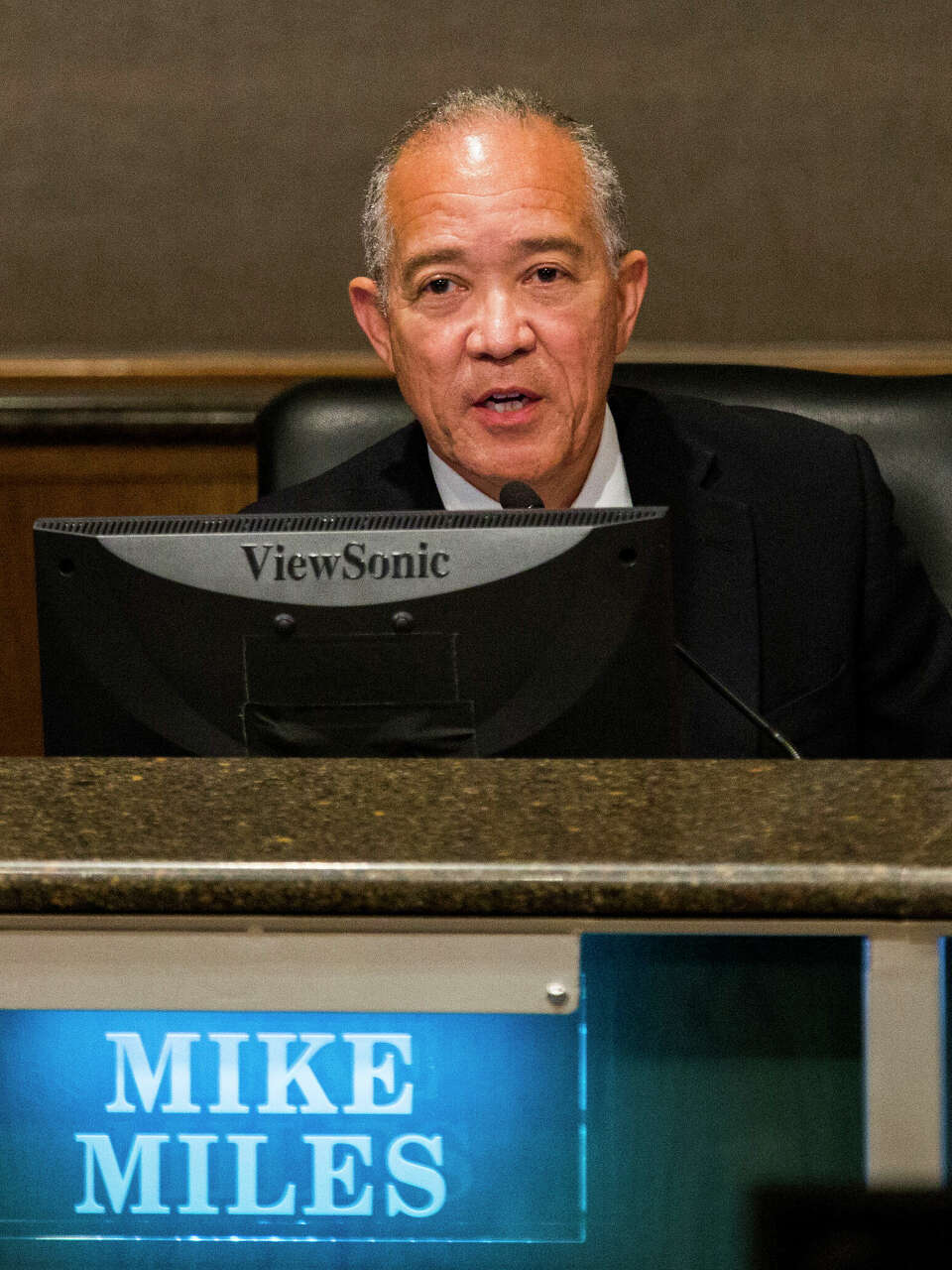 Mike Miles named new Houston ISD superintendent as takeover starts