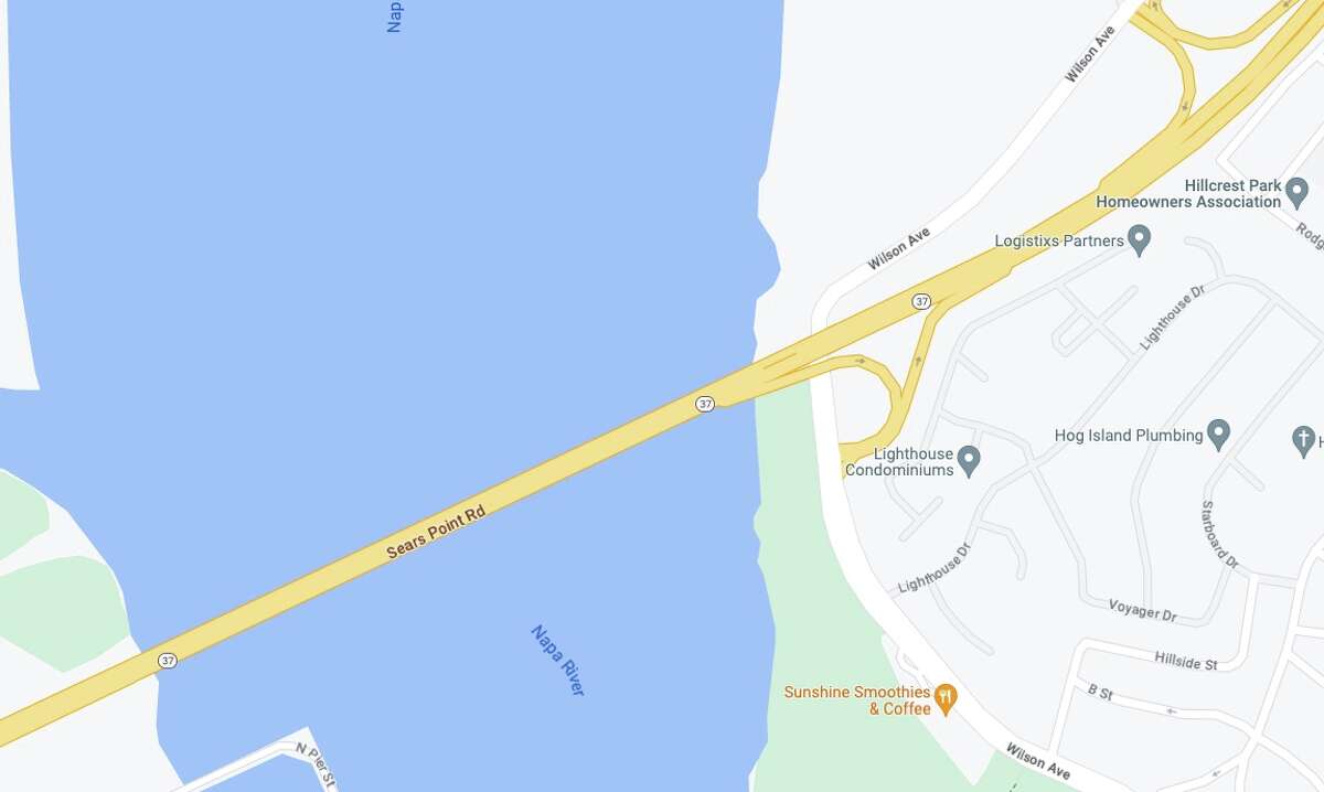 Car sparks brush fire along Highway 37, Vallejo officials say